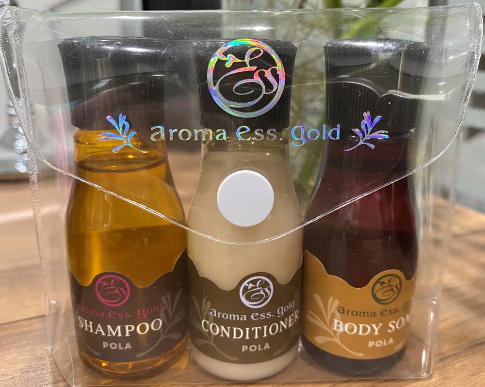 POLA 洋甘菊系列 Aroma Ess. Gold 3小瓶洗髮/沐浴/潤髮30ml 旅行組(現貨) － 松果購物