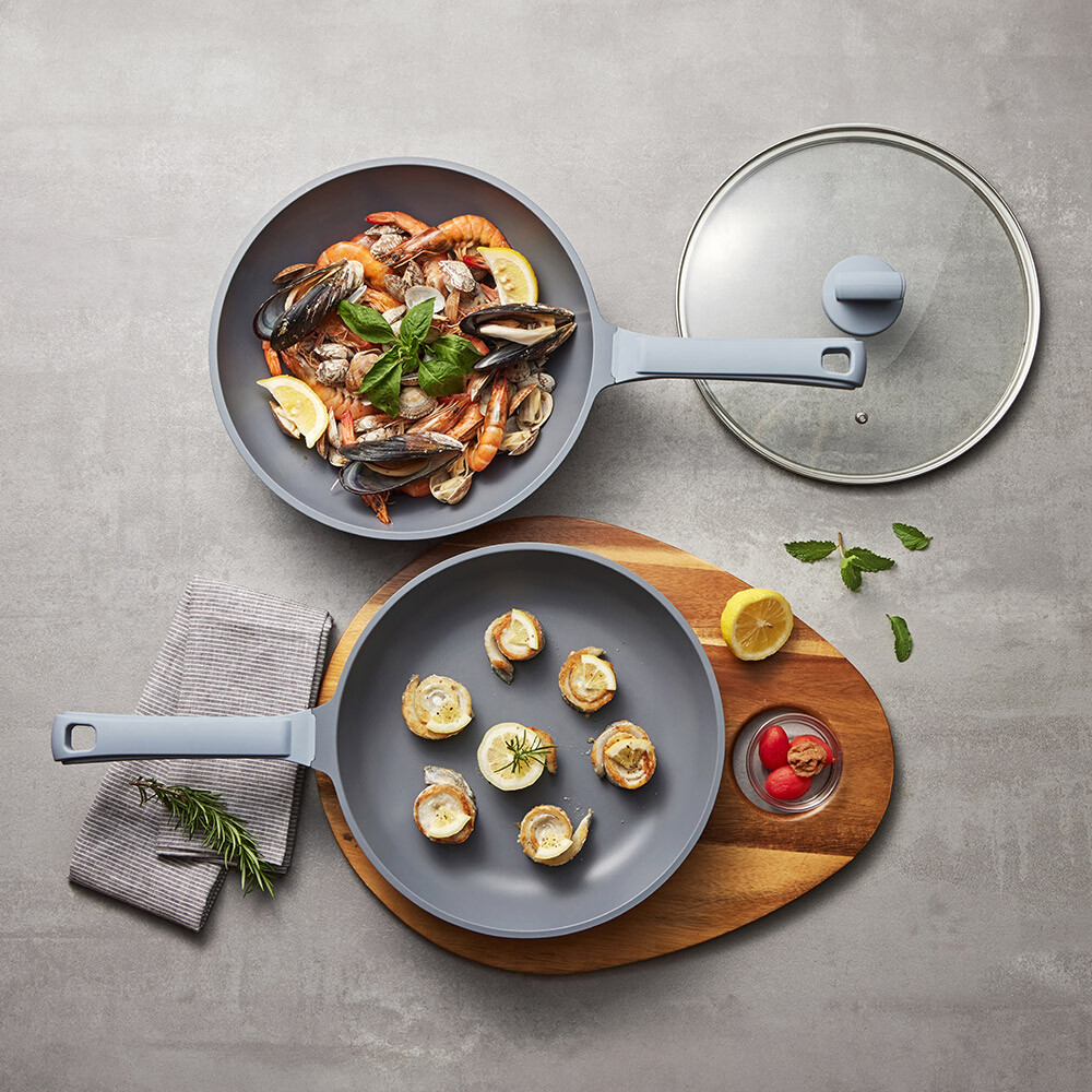 【美國康寧 SNAPWARE】 鈦不沾鑄造深炒鍋28cm+平煎鍋28cm-網路限定色 － 松果購物